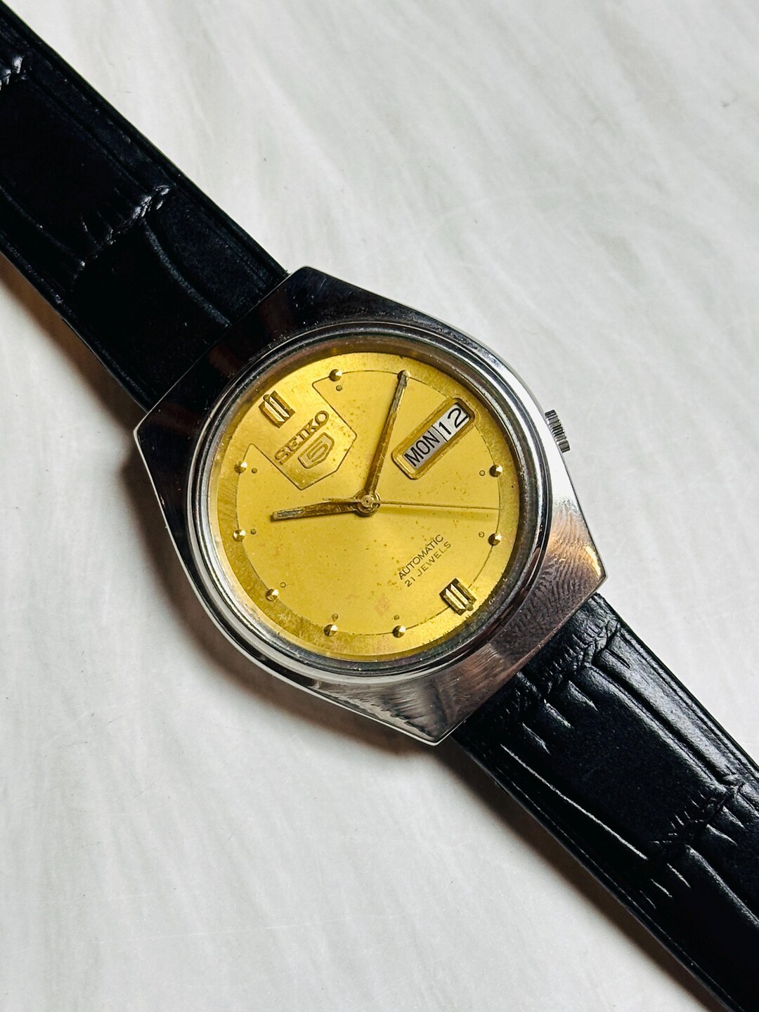 Vintage Seiko 5 Automatic Gold Dial Silver Case Day/date Caliber No.7019a Wrist Watch Japan Made ...