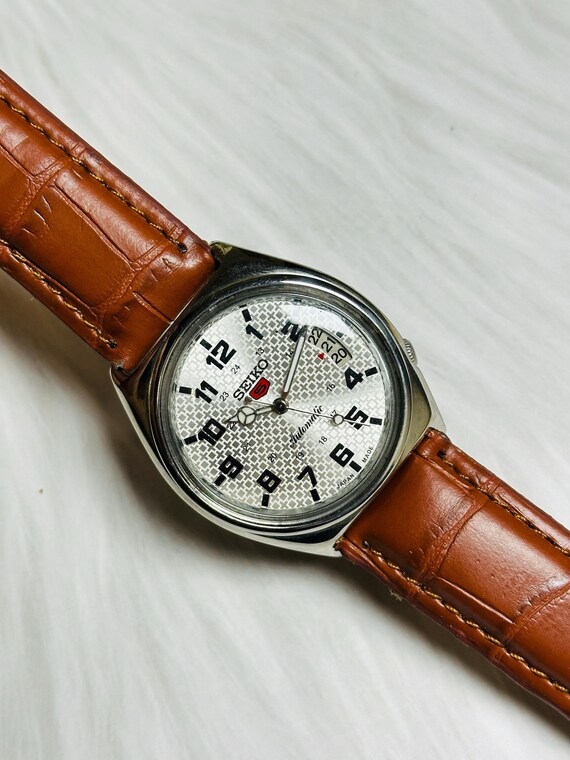 Vintage Seiko 5 Automatic Silver dial silver Case onl… - Gem