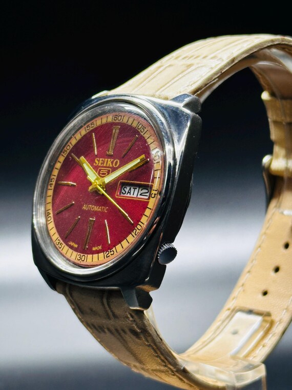 Rare Vintage Seiko 5 Automatic Red Dial , Silver Case… - Gem