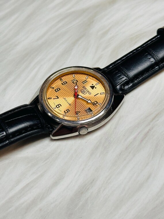 Vintage Seiko 5 Automatic Yellow Dial silver Case Onl… - Gem