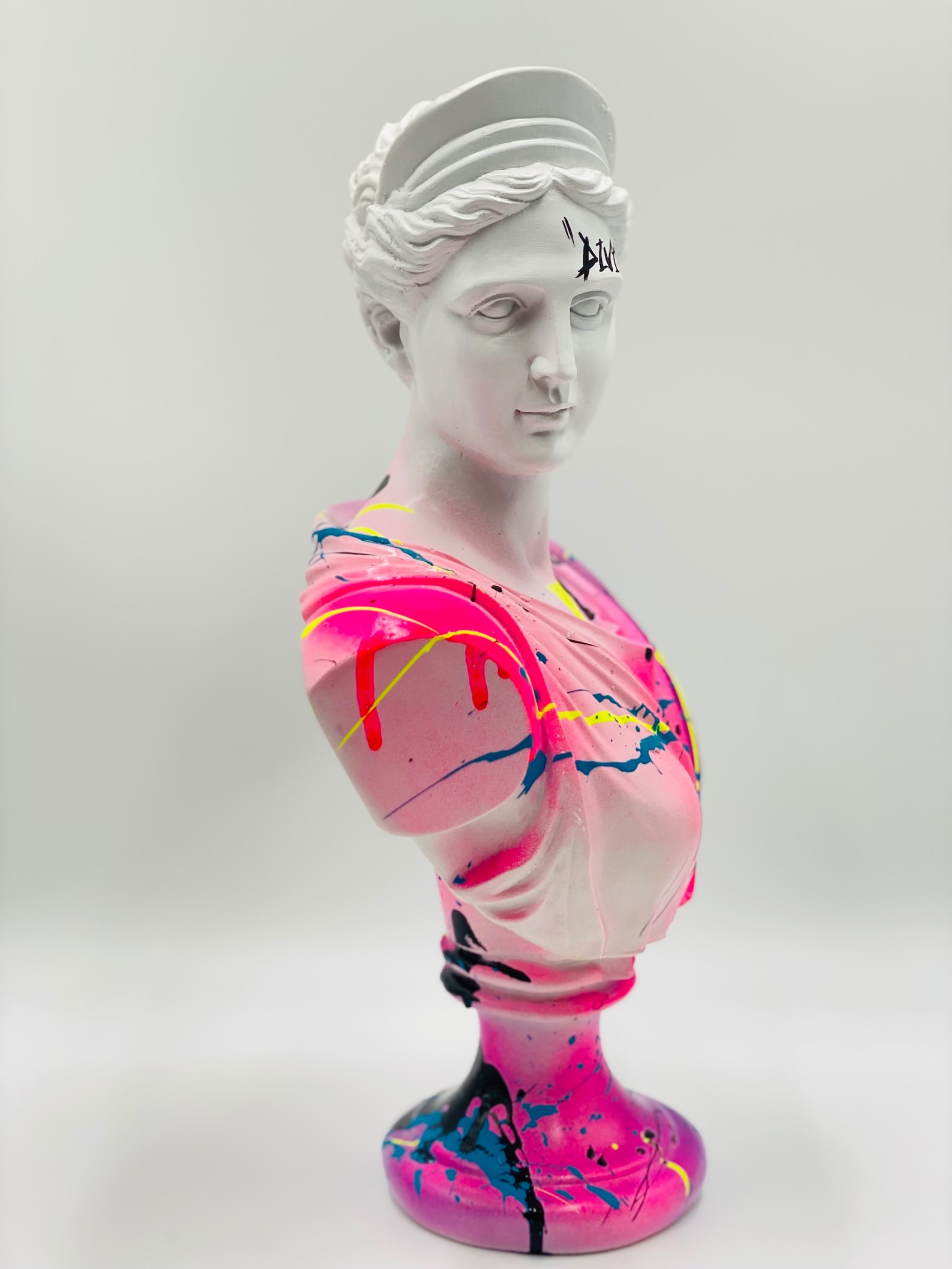 Artemis Street Art Sculpture Statue, Pink Diana Statue, Roman Greek ...