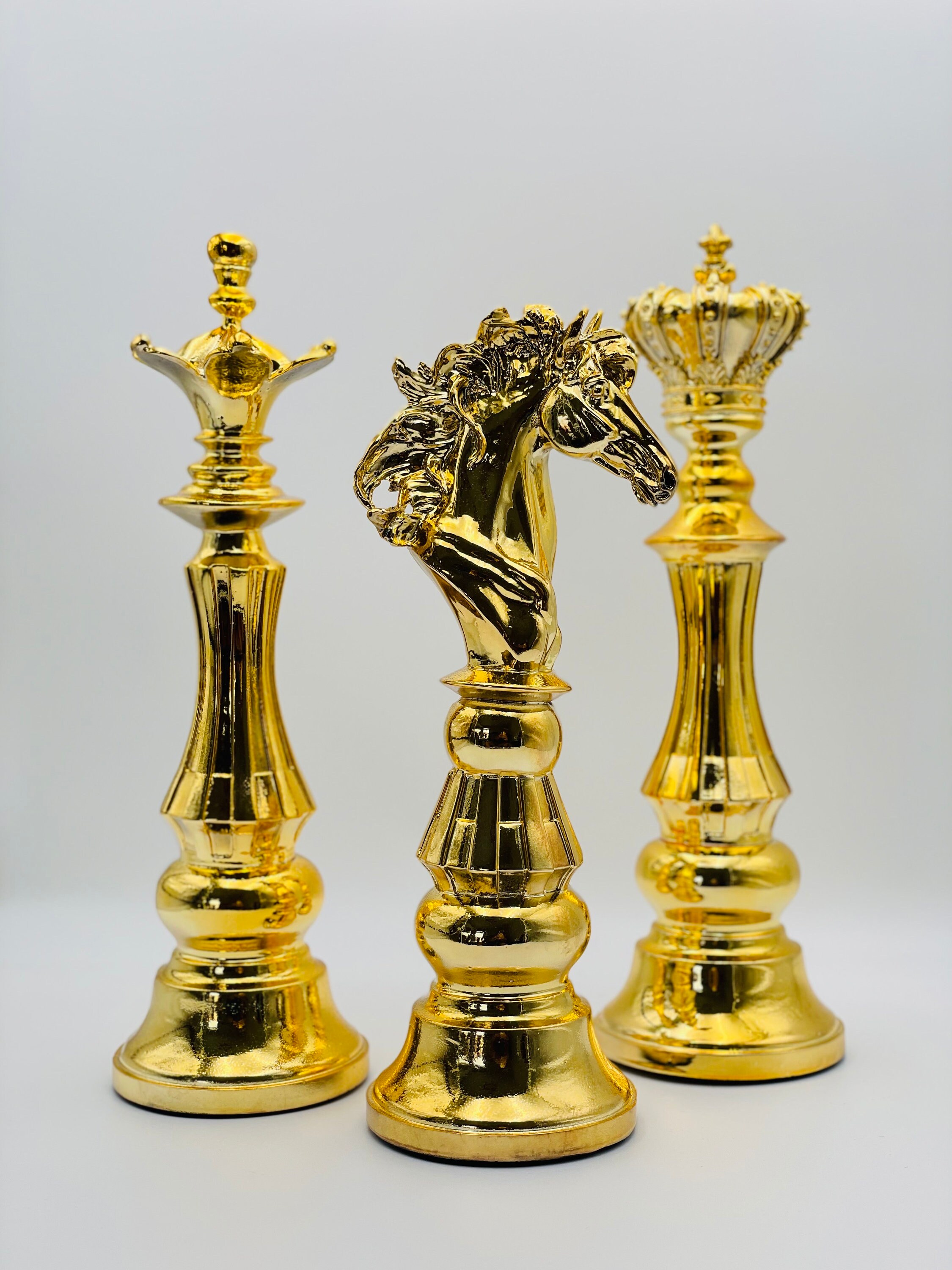 Chess Pieces Statue, Gold King Figurine, Queen Statue, Horse Statue ...