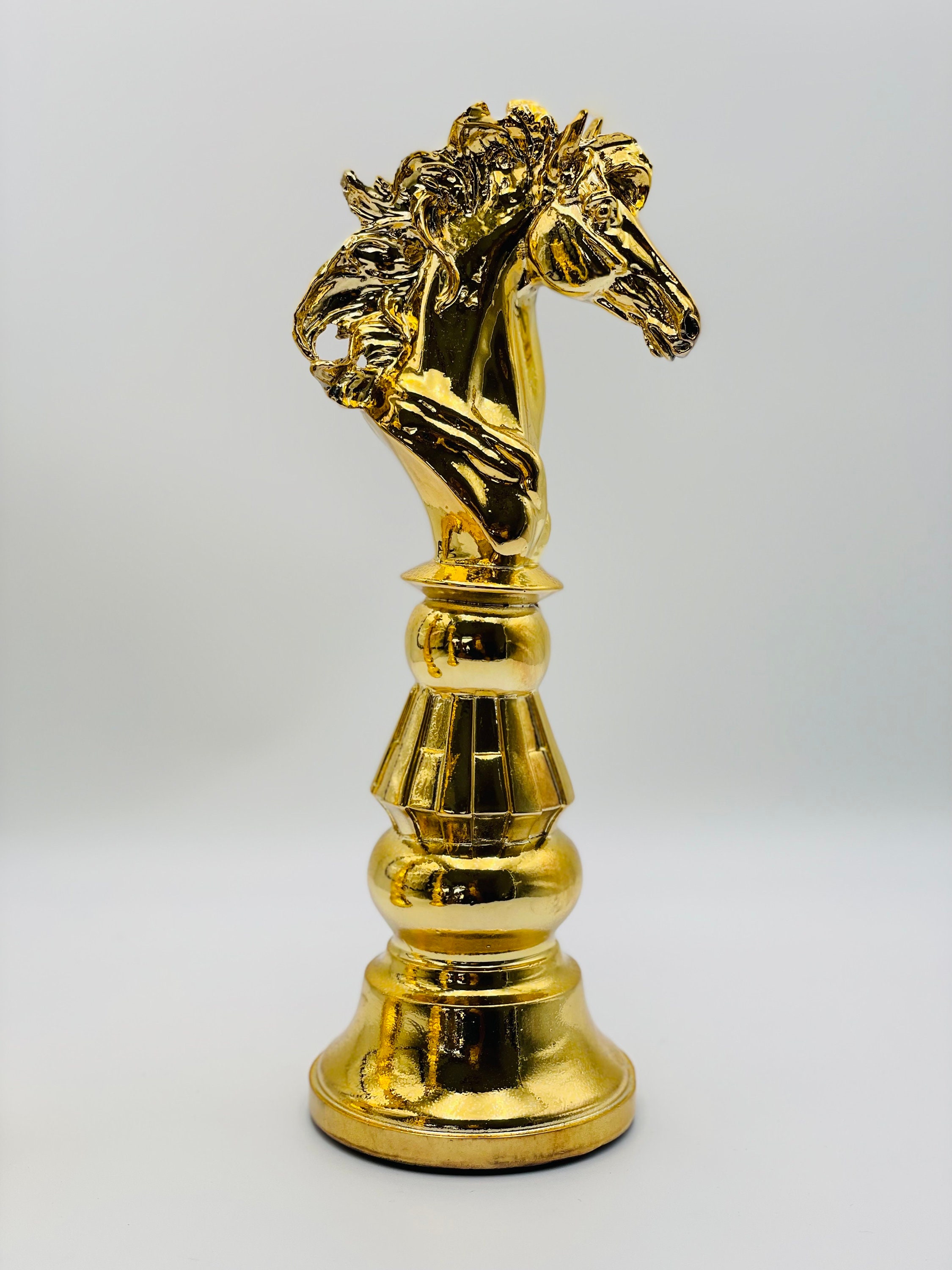 Chess Pieces Statue, Gold King Figurine, Queen Statue, Horse Statue ...
