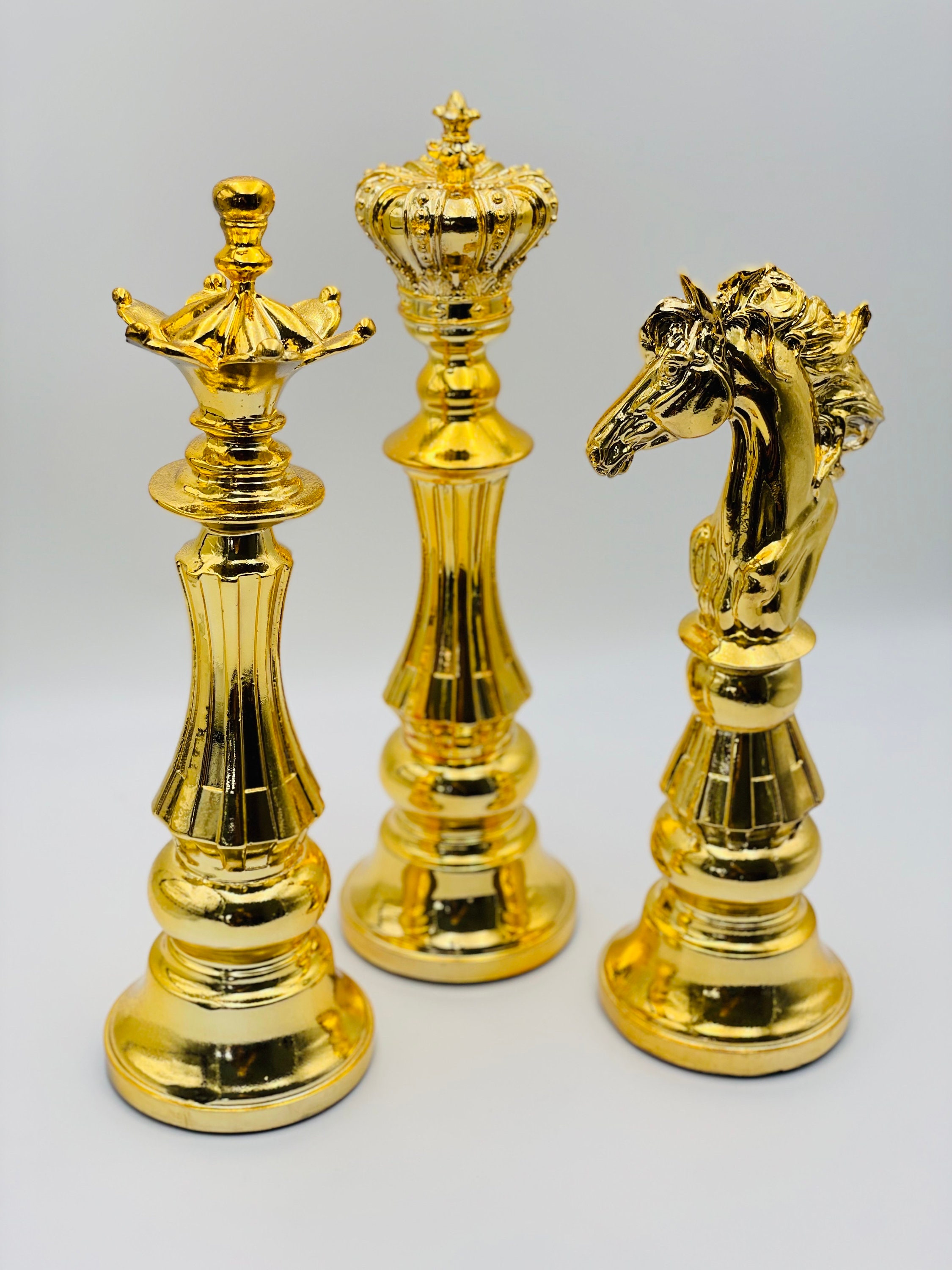Chess Pieces Statue, Gold King Figurine, Queen Statue, Horse Statue ...