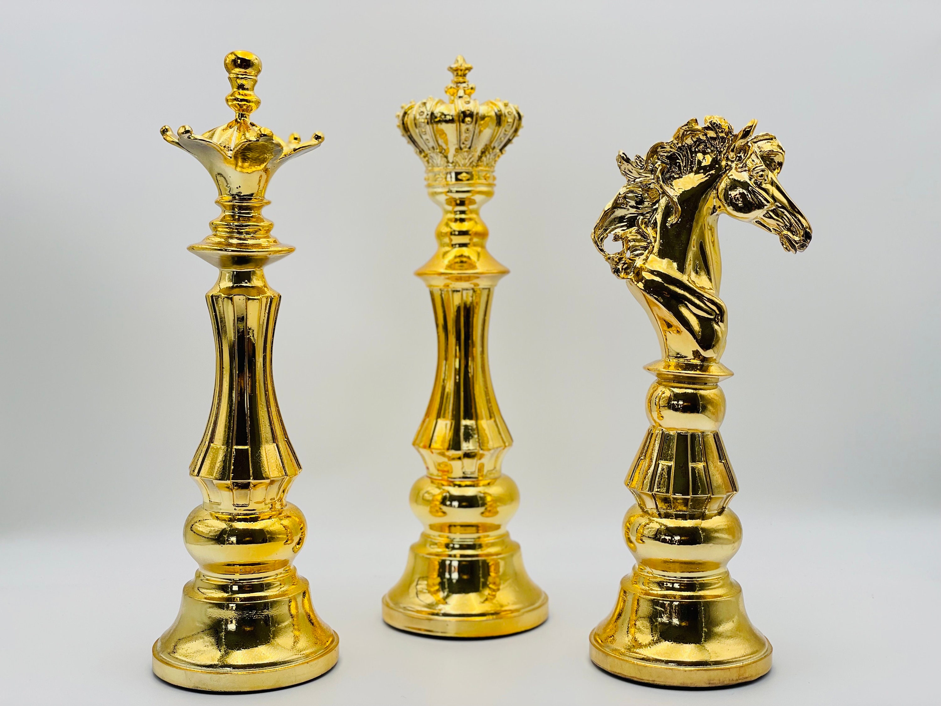 Chess Pieces Statue, Gold King Figurine, Queen Statue, Horse Statue ...