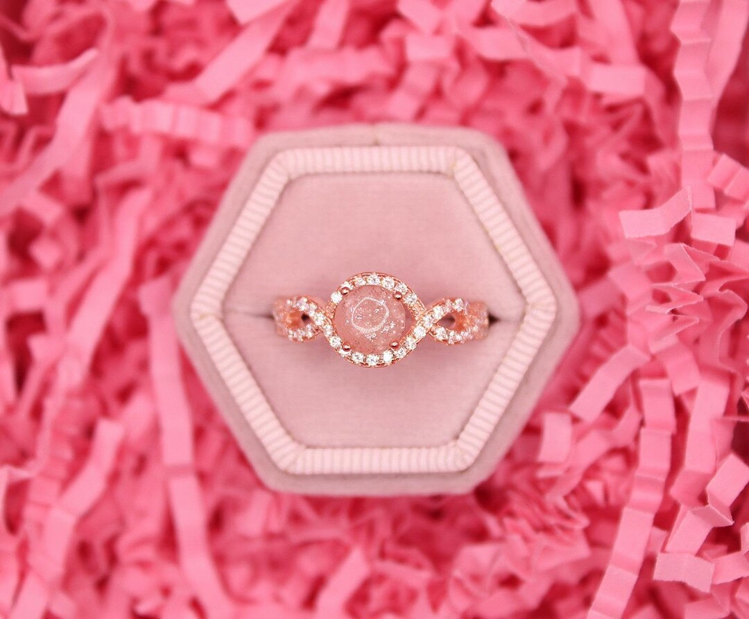 Women's Elvis Owned Clothing Swatch Ring With Letter of Authenticity ...