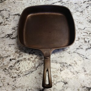 Beautiful Wagnerware #1218 D Cast Iron Square Skillet. Sits Flat and is ...