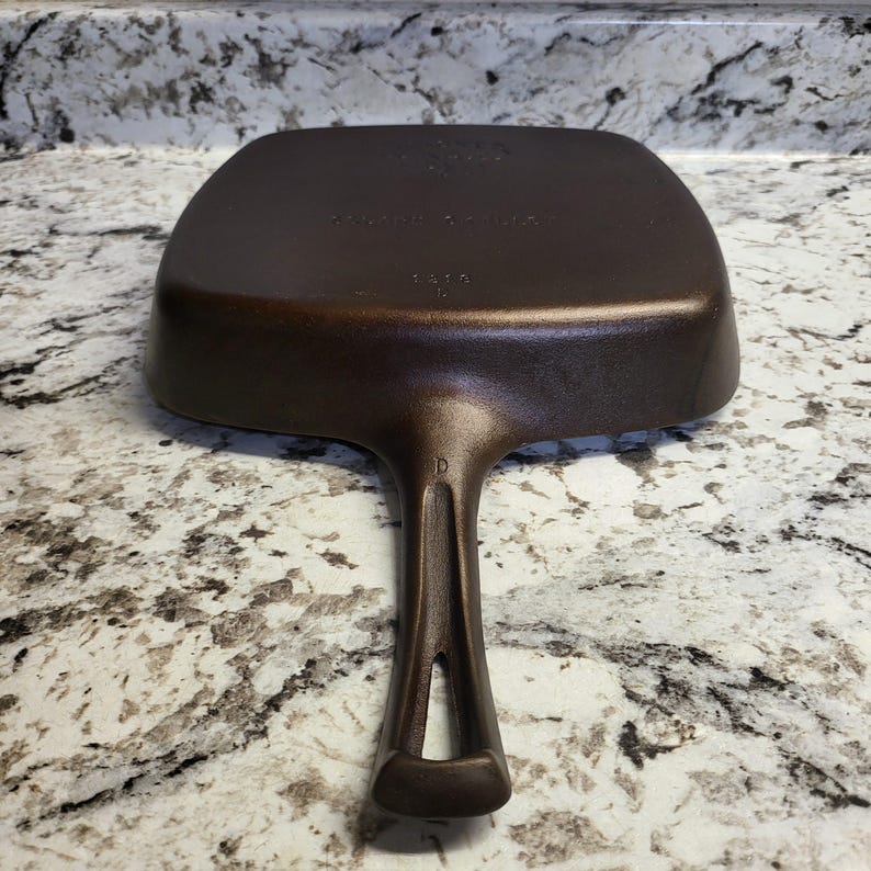 Beautiful Wagnerware #1218 D Cast Iron Square Skillet. Sits Flat and is ...