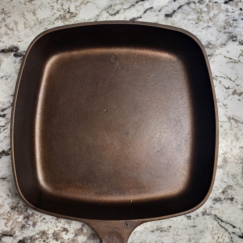 Beautiful Wagnerware #1218 D Cast Iron Square Skillet. Sits Flat and is ...