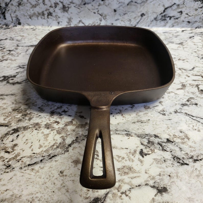 Beautiful Wagnerware #1218 D Cast Iron Square Skillet. Sits Flat and is ...