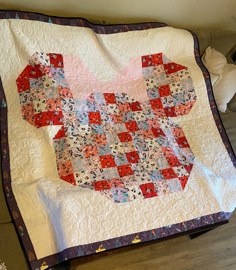 Mickey Mouse or Minnie Mouse Quilt - Etsy