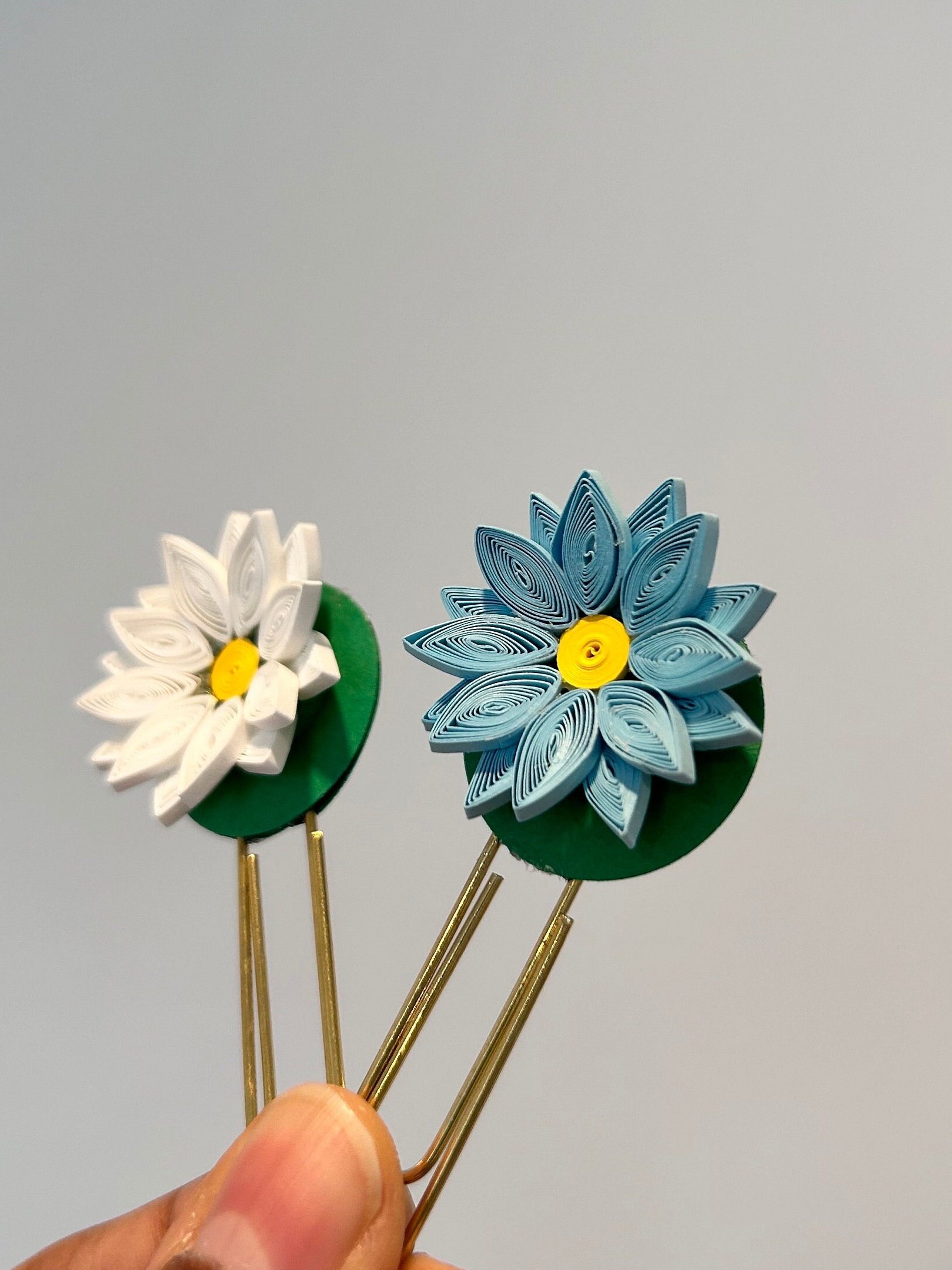 Paper Quilled Lotus Bookmarks by Maddiy Artistry (white and Blue Lotus ...