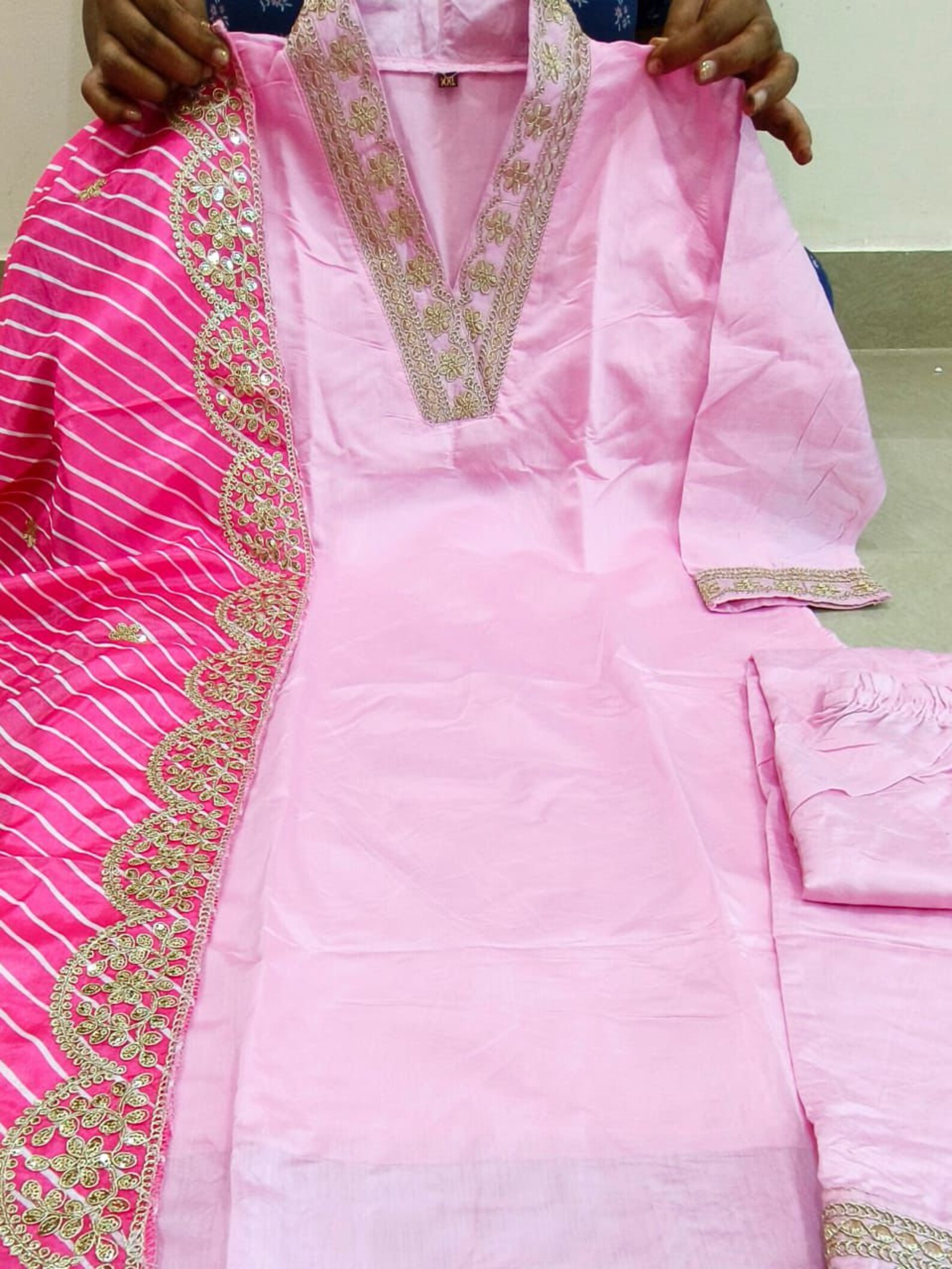 Indian Designer WOMEN Ethnic Motifs Embroidered REGULAR Sequinned Sel ...