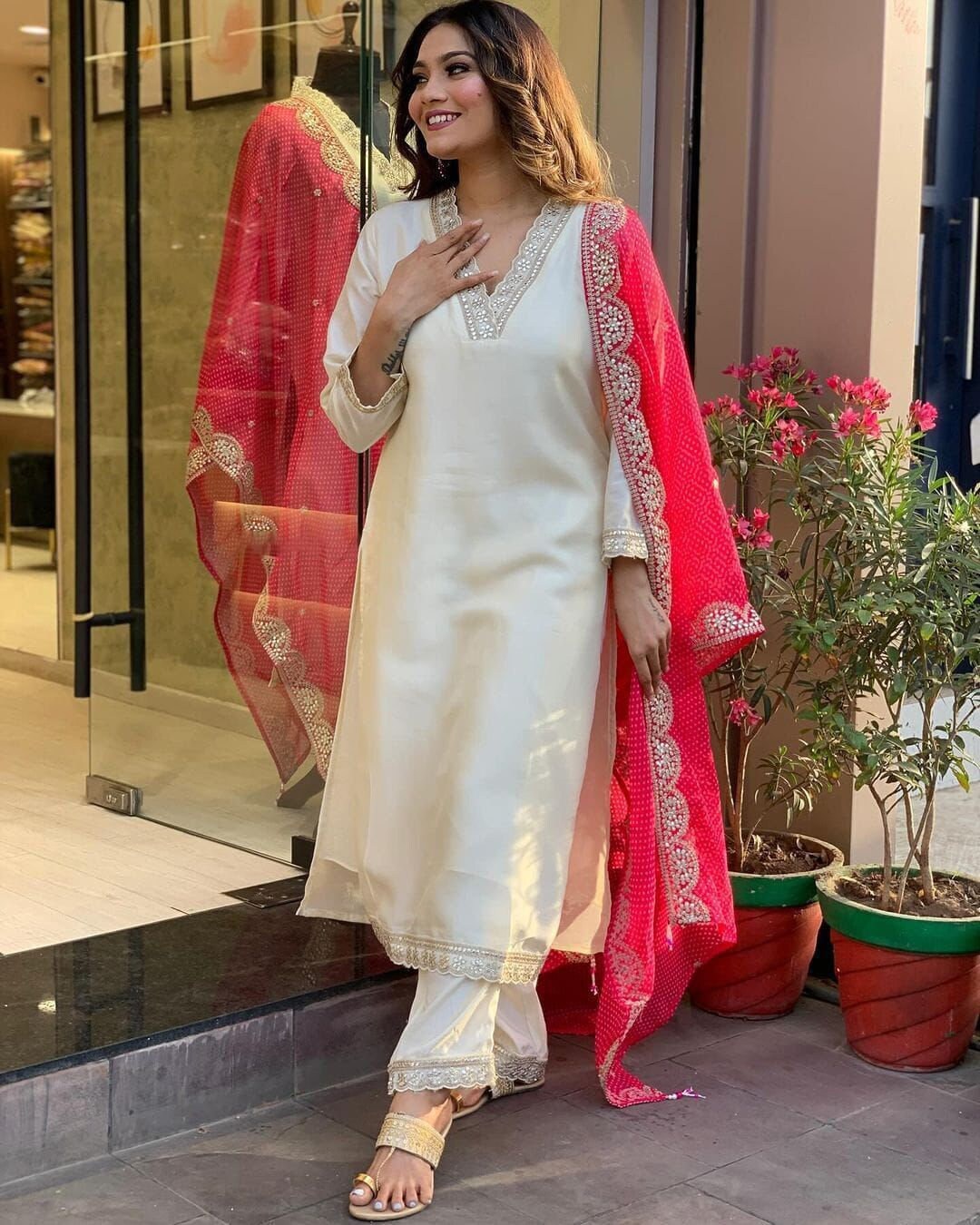 Indian Designer WOMEN Ethnic Motifs Embroidered REGULAR Sequinned Sel ...
