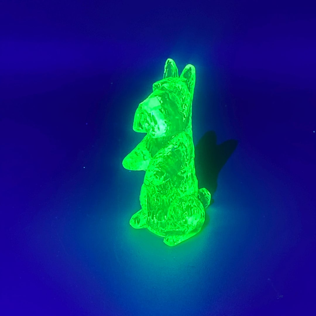 Vintage Boyd Vaseline Uranium Glass Mac the Begging Scottie Dog UV Glow ...