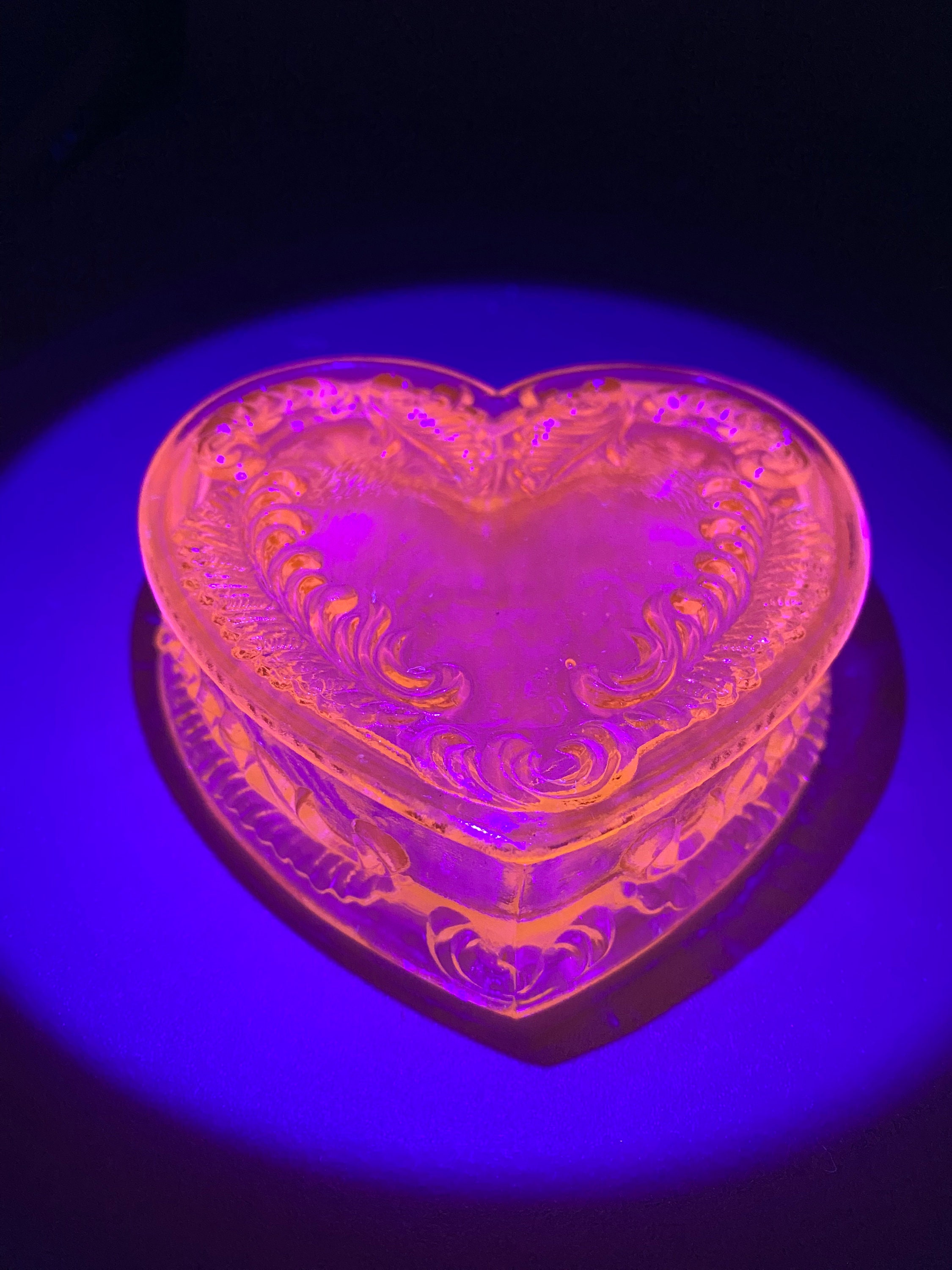 Vaseline Uranium or Selenium Glow Glass Heart Shaped Trinket Boxes ...