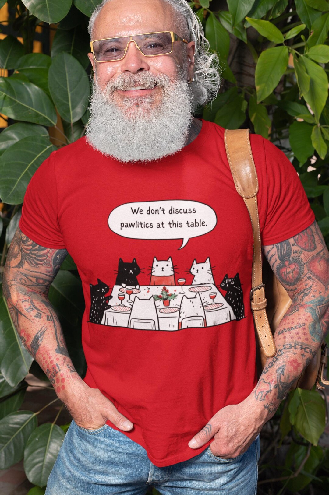 We Don’t Discuss Pawlitics at This Table T-shirt | Funny Christmas Cat ...