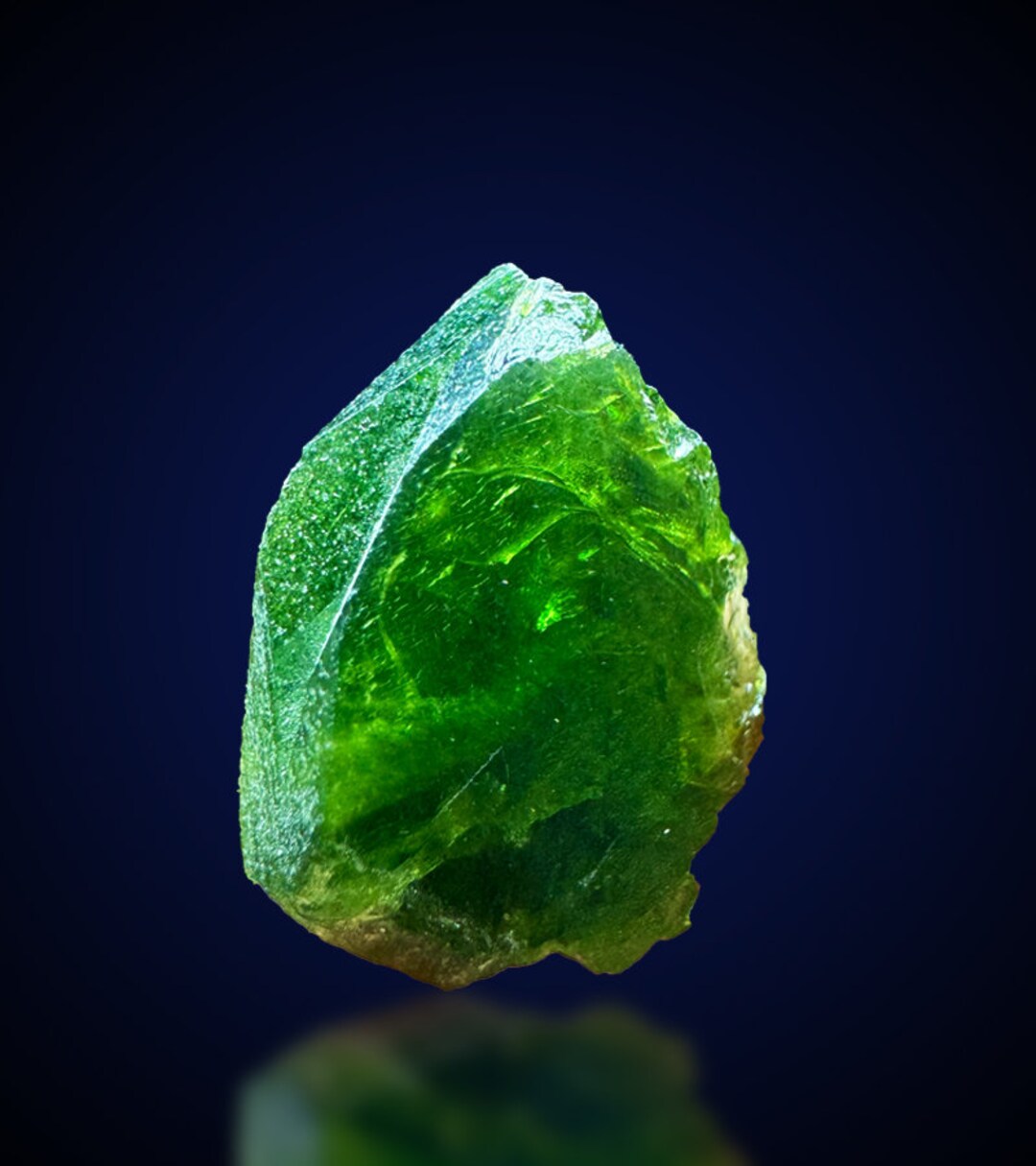 V Shape Lush Green Sphene Var Titanite Crystal , Green Titanite From ...