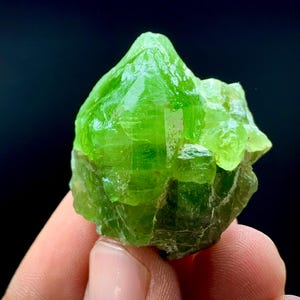 V Shape Olive Green Peridot Crystals, Terminated Green Peridot Crystal ...