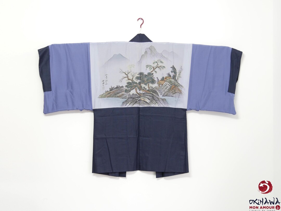Traditional Japanese Men's Haori in Blue Omeshi Silk Depicting a ...