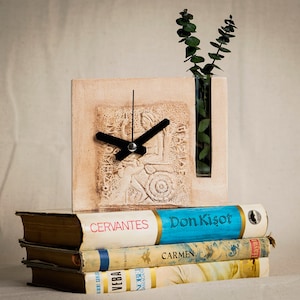 Elegant Ancient Roman Relief Concrete Desk Clock and Vase - Roman ...