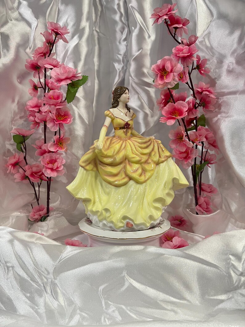 Royal Doulton Figurine SUMMER DANCE HN5256 - Etsy Canada