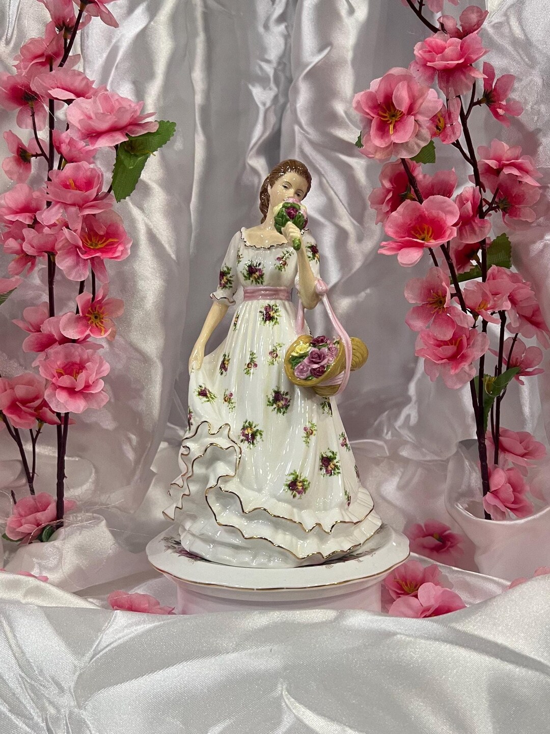 Royal Albert Figurine SWEET ROSE (RA26) - Etsy