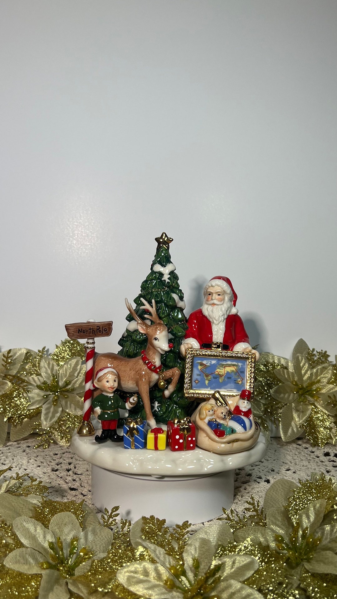 Royal Doulton Figurine SANTAS World Map HN5469 - Etsy
