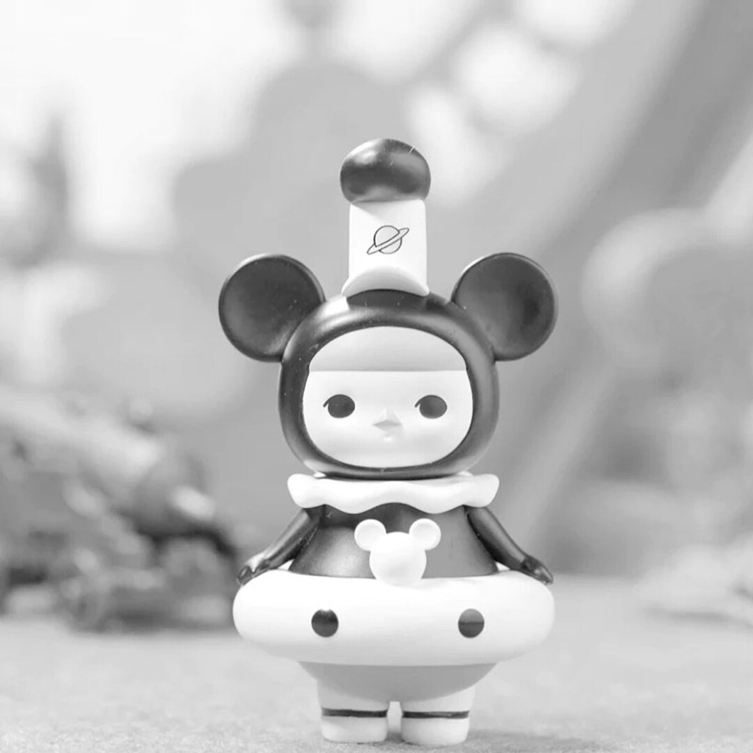 POPMART Pucky Disney Mickey Family Series Blind Box 1 Black Whit Mickey ...