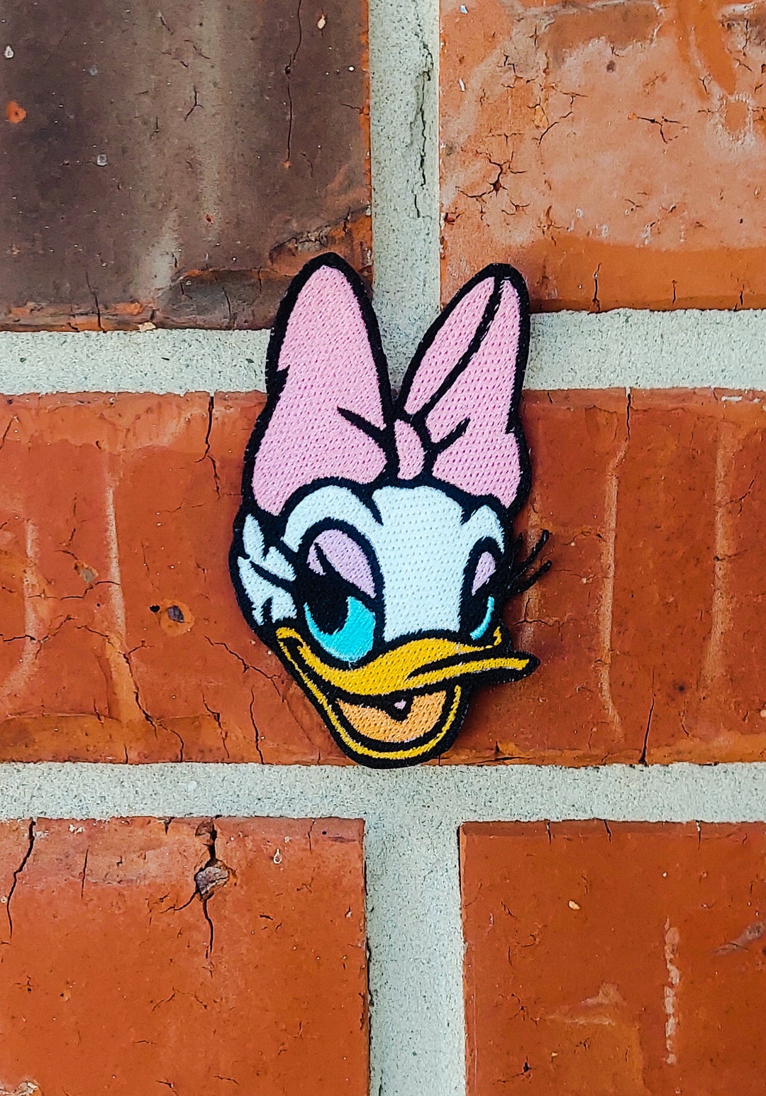 Daisy Duck Face 2.36" X 3.61" Disneyland Disney Parks Resorts Iron on ...