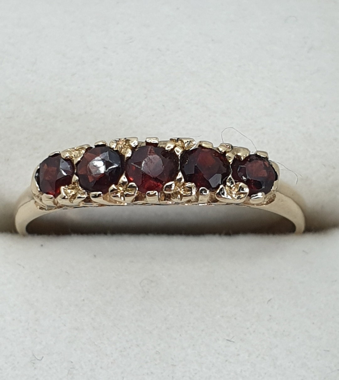 375 9ct Yellow Gold Vintage English London Bridge Style Ring With Red ...