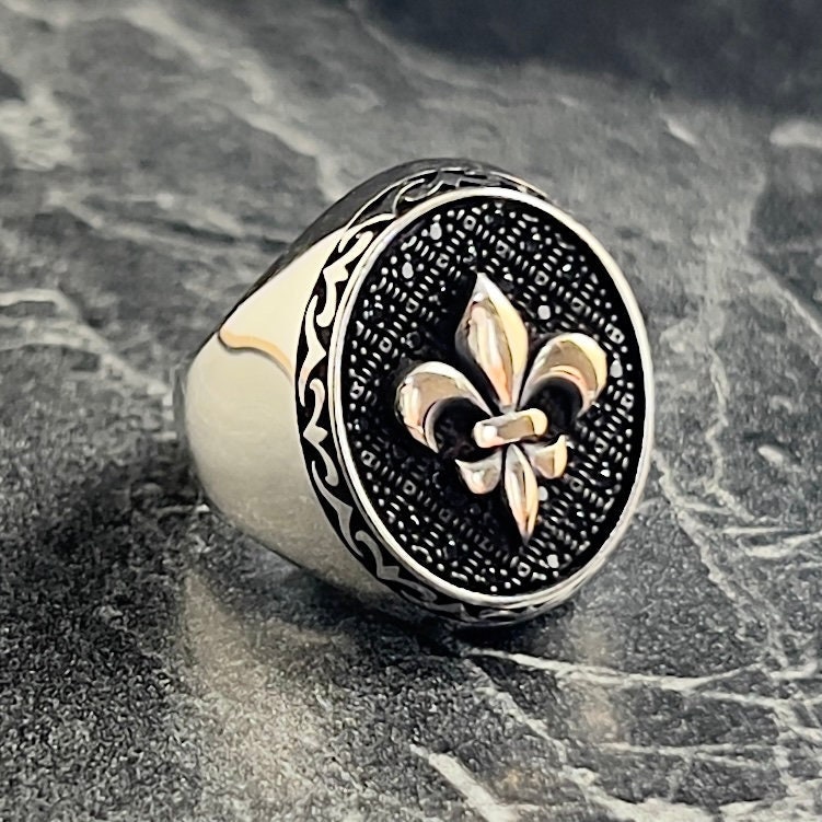 Fleur de lis signet ring store
