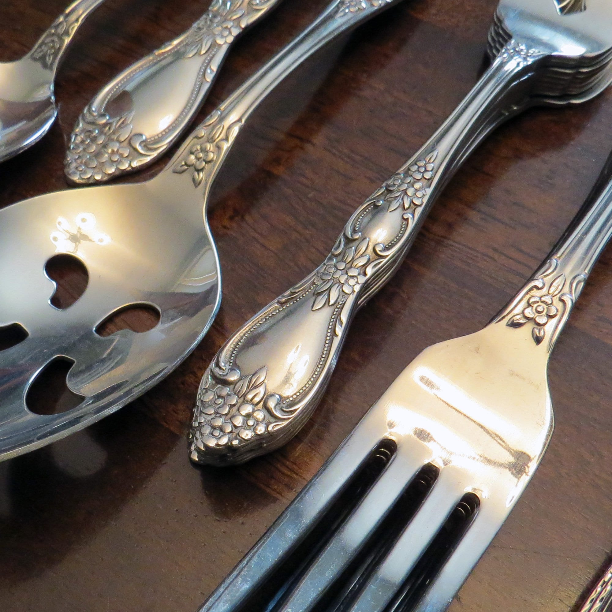 65 Piece Oneida Huntington WM A. Rogers Deluxe Stainless Vintage 1970s ...