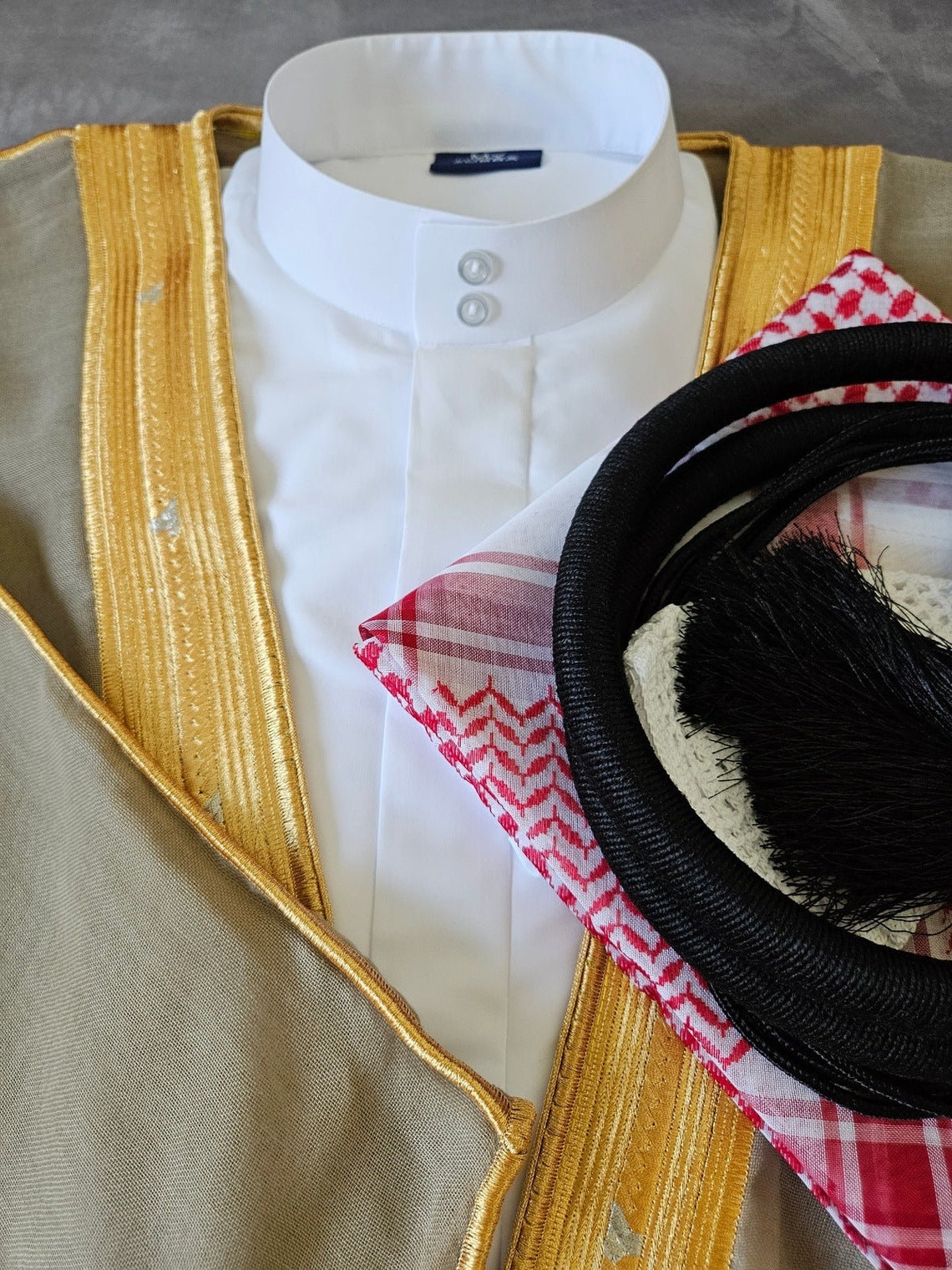 Mens Saudi Thobe 5 Pcs Set (red Shemagh) - Etsy