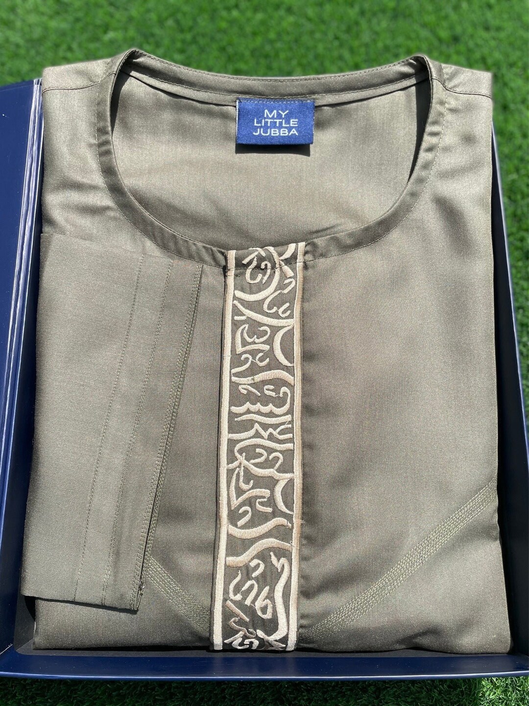 Mens Emerald Emirati Thobe With Gold Calligraphy | Jubba | Thawbs ...
