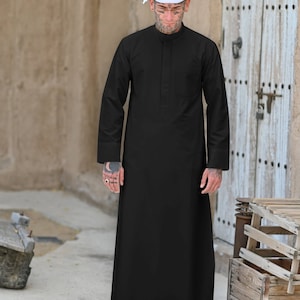 Mens Black Kuwaiti Thobes Jubbah Jubba Thawb Kandora Dishdasha Jalabiya ...