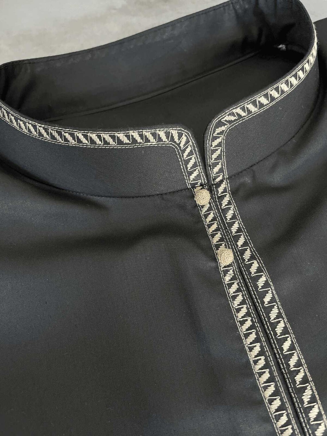 Mens Two Toned Black Bahraini Thobe With Cream Embroidery (mens Thobe ...