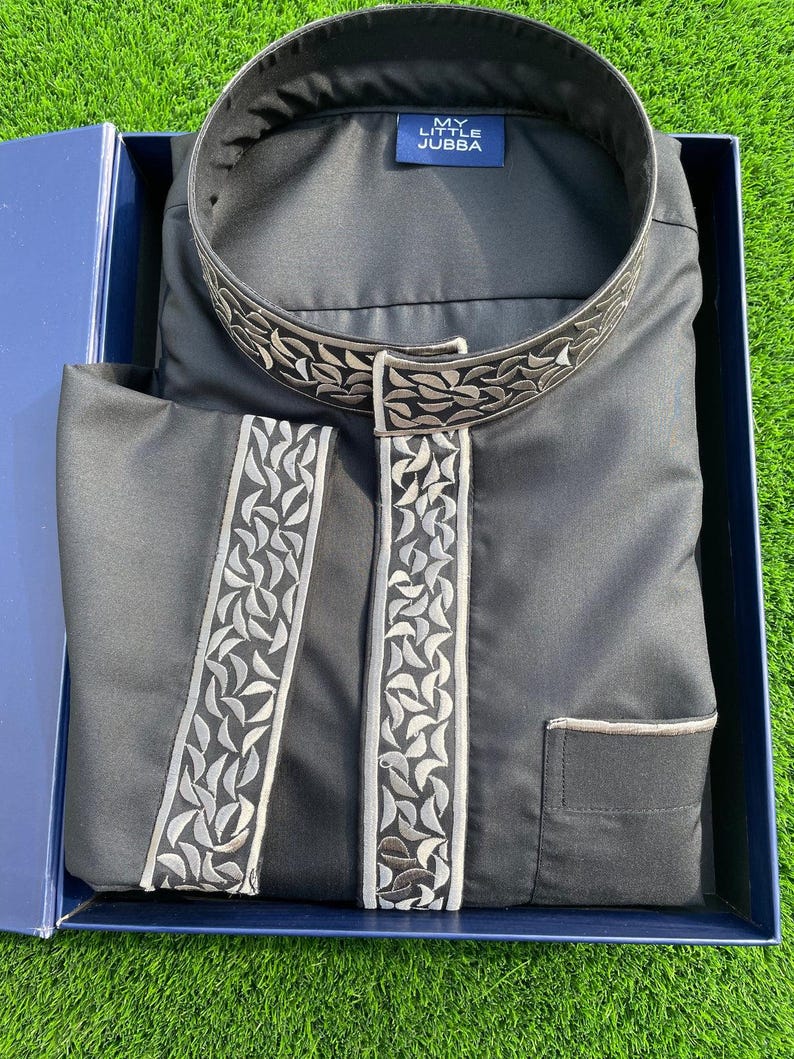 Mens Black Saudi Thobe With Silver Embroidery - Etsy