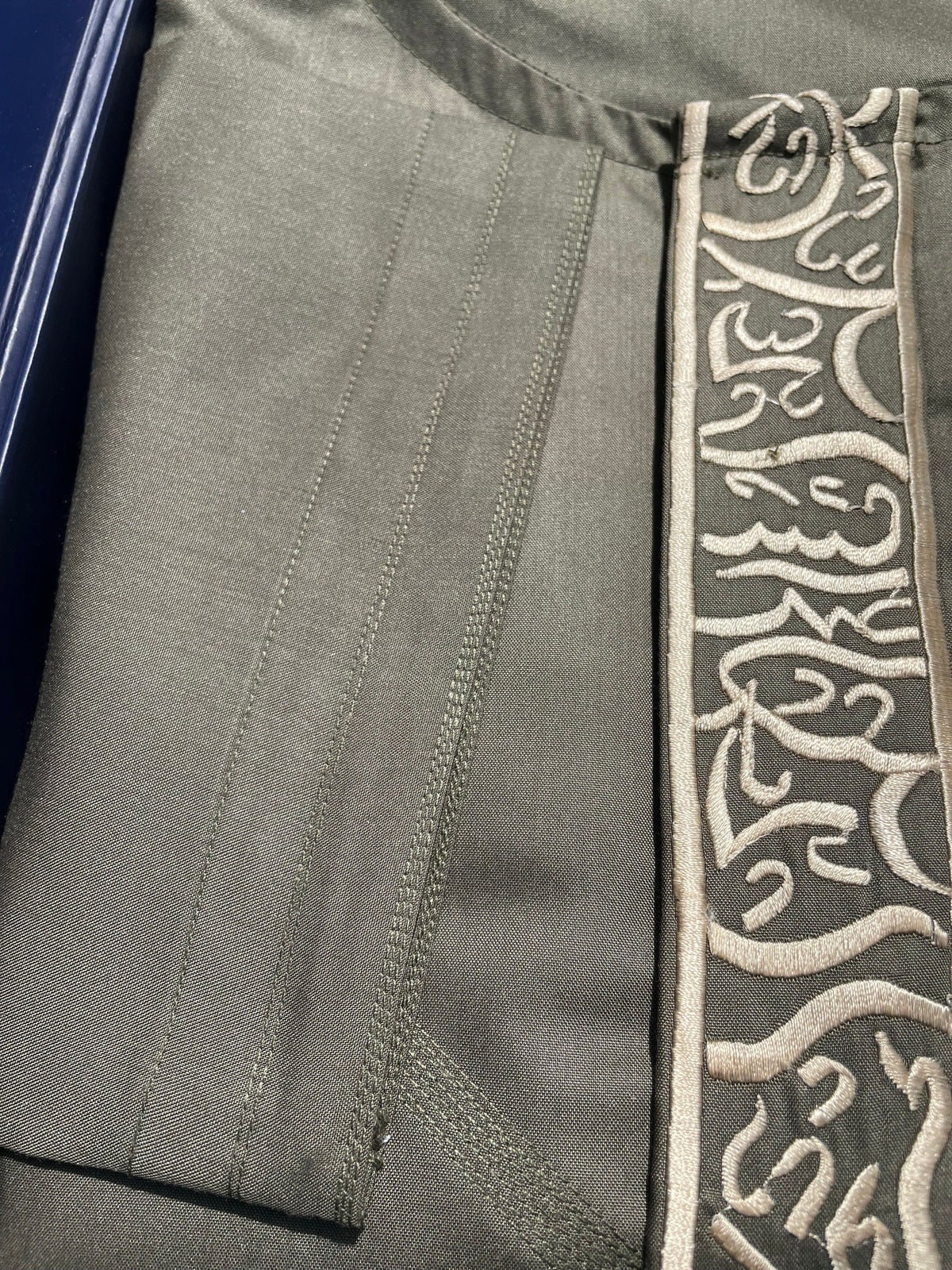 Mens Emerald Emirati Thobe With Gold Calligraphy | Jubba | Thawbs ...