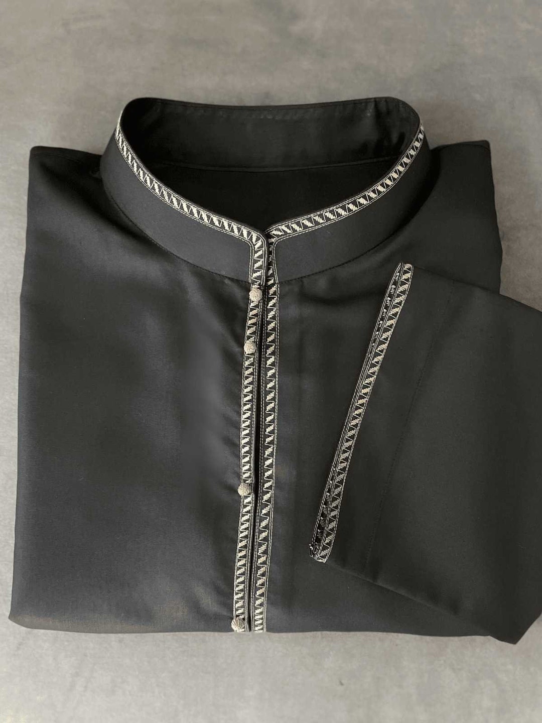 Mens Two Toned Black Bahraini Thobe With Cream Embroidery (mens Thobe ...