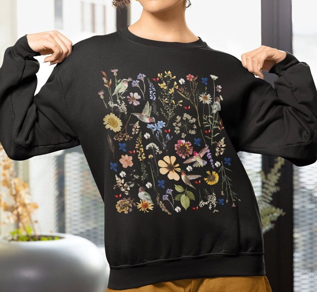 Humming Bird Lover Sweatshirt, Cottagecore Clothes, Wildflowers Sweater ...