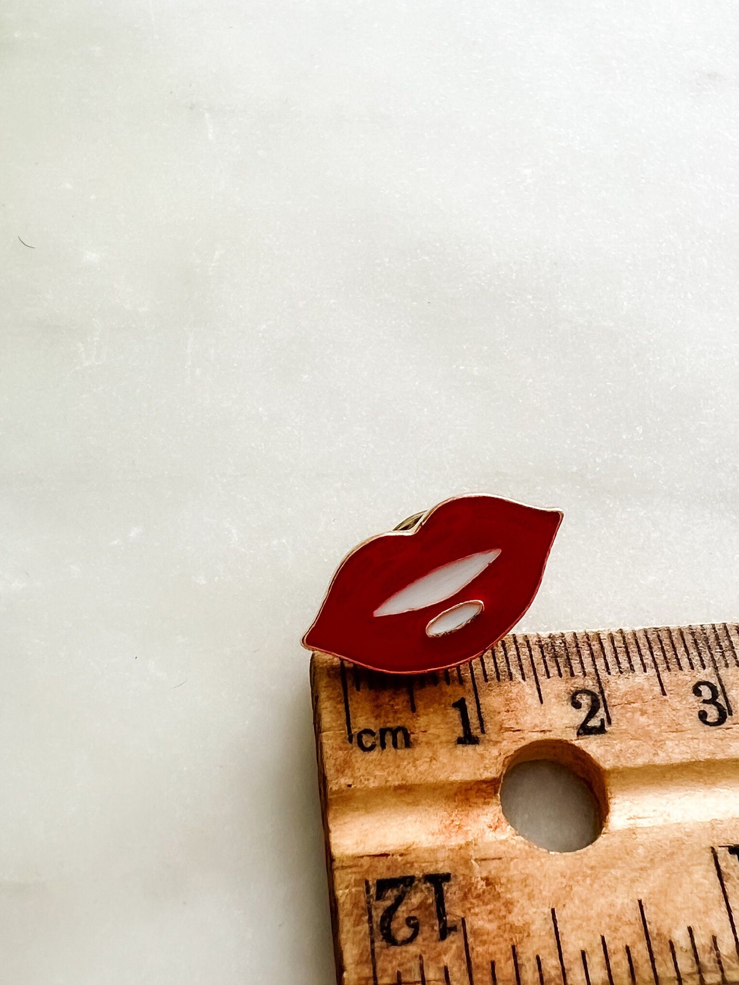 Red Lips Enamel Pin - Etsy