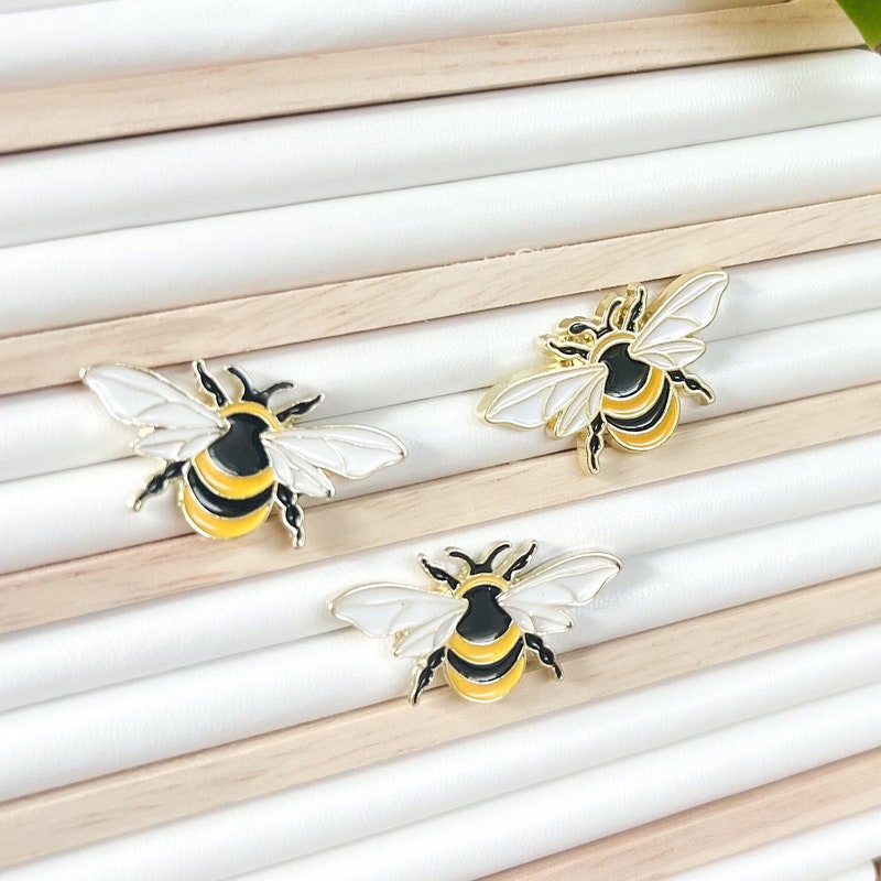 Bee Enamel Pin - Etsy
