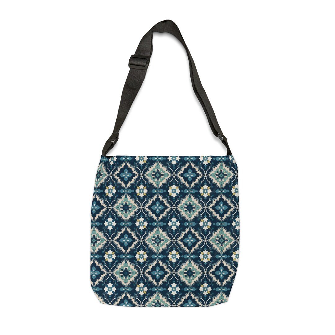 Tote Bag Quatrefoil Print Blue: Stylish and Adjustable Premium Bag With ...