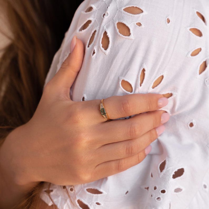 Anillo de compromiso de ágata musgosa radiante: moissanita talla ...