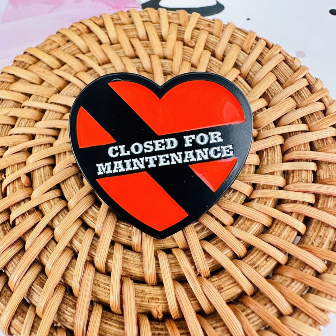 Enclosed Heart Enamel Pin - Black and Red Design - Keepsake for ...