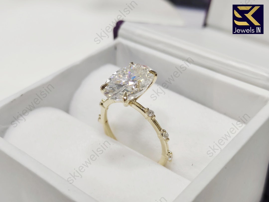 Vintage Oval Cut Moissanite Engagement Ring, 14K Gold Halo Bubble Shank ...