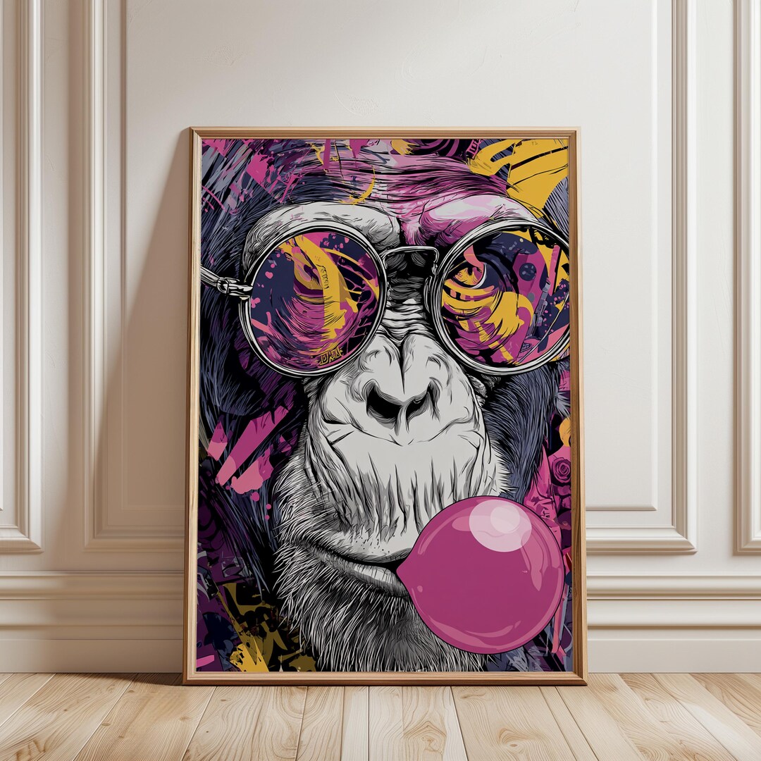 Macaco psicodélico usando óculos de sol redondos soprando chiclete rosa ...