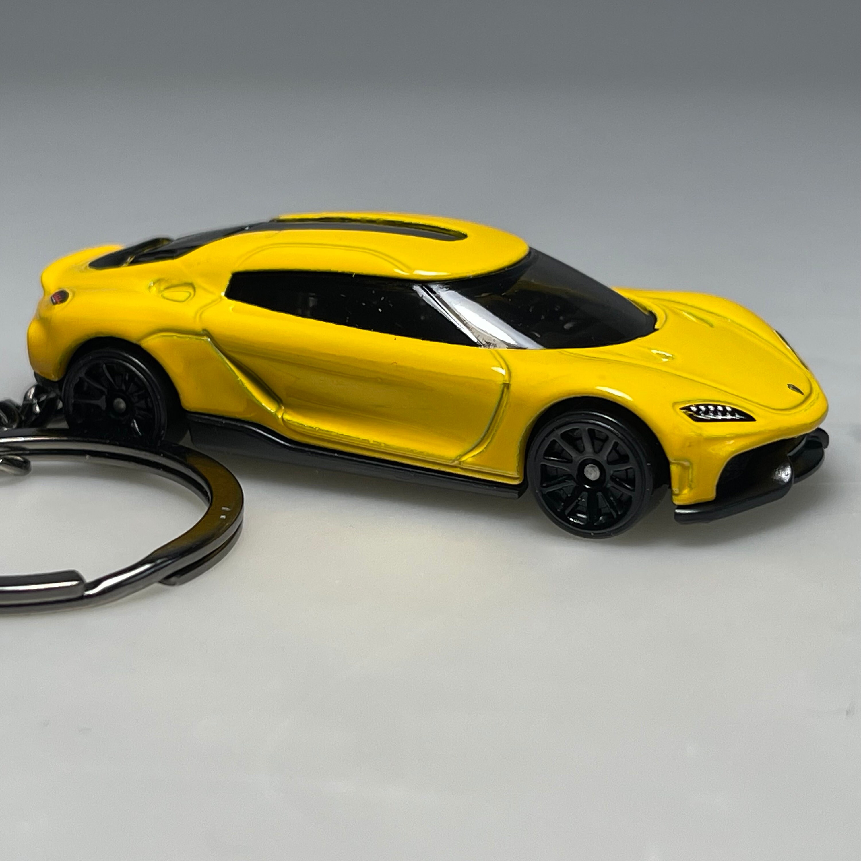 Koenigsegg Gemera Keychain, Diecast Car Keychain - Etsy