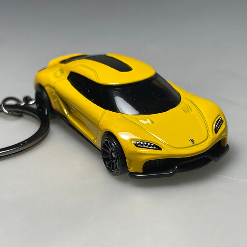 Koenigsegg Gemera Keychain, Diecast Car Keychain - Etsy